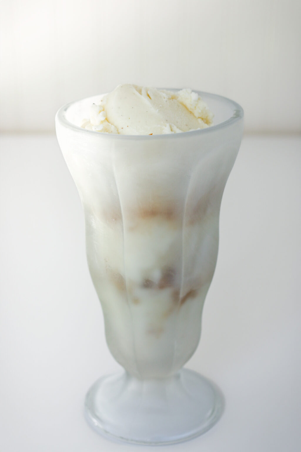Quick & Easy Gingerbread Ice Cream Sundae Recipe - Good Cheap Eats