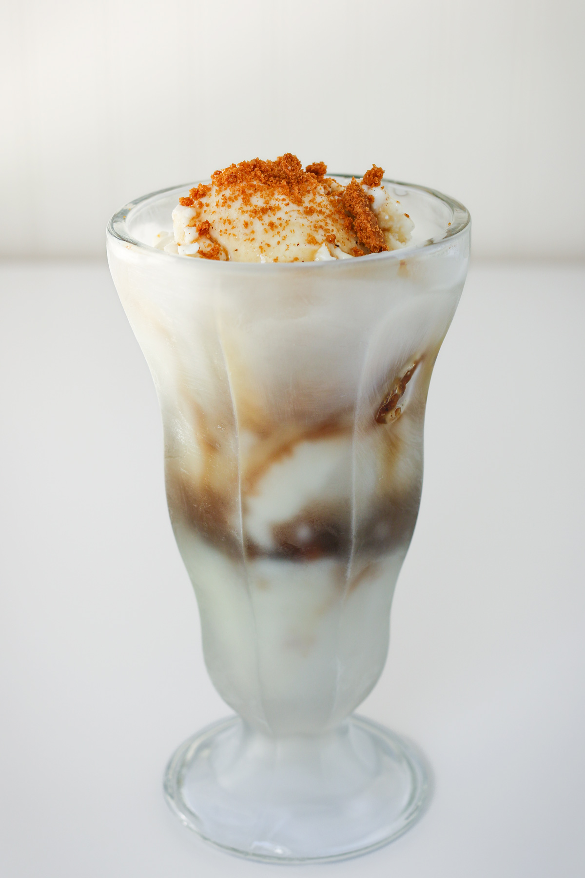Quick & Easy Gingerbread Ice Cream Sundae Recipe - Good Cheap Eats
